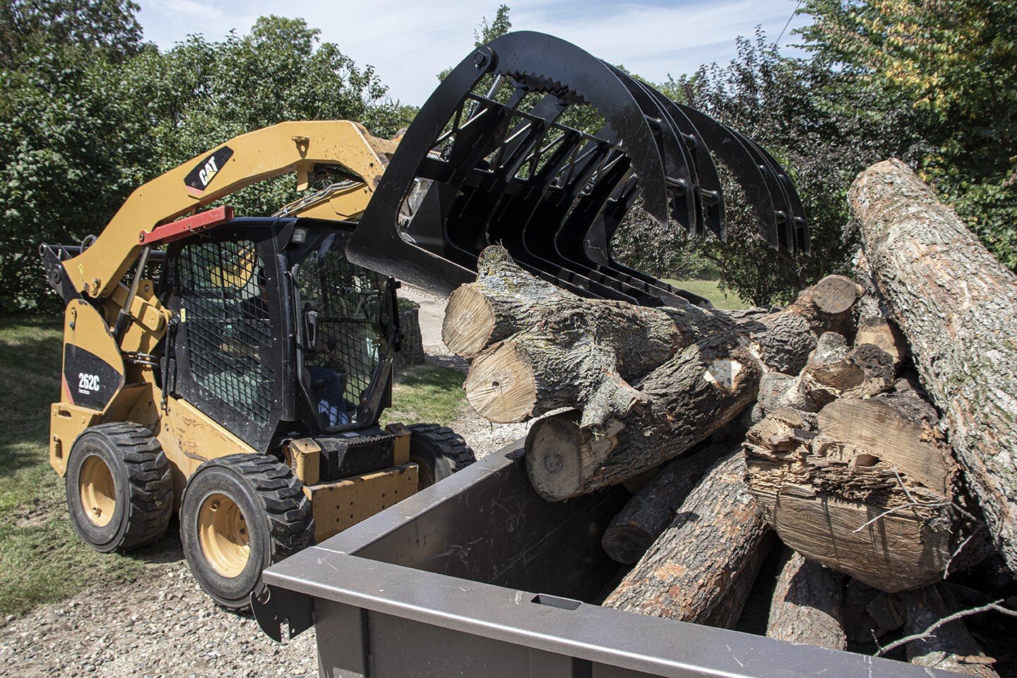 Log Grapples: How Pros Move Timber & Never Break a Sweat